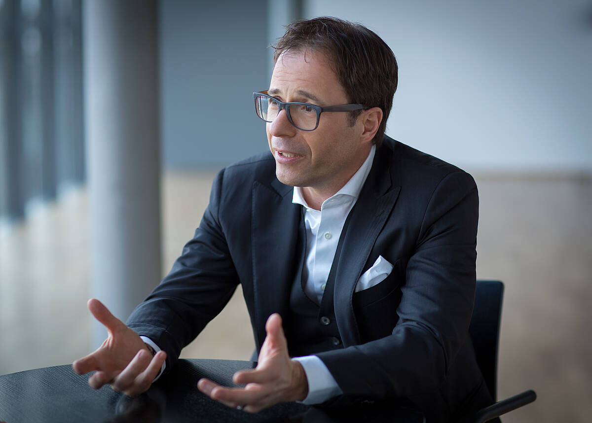 Wir sägen den Ast ab, auf dem wir sitzen - Profil Magazin