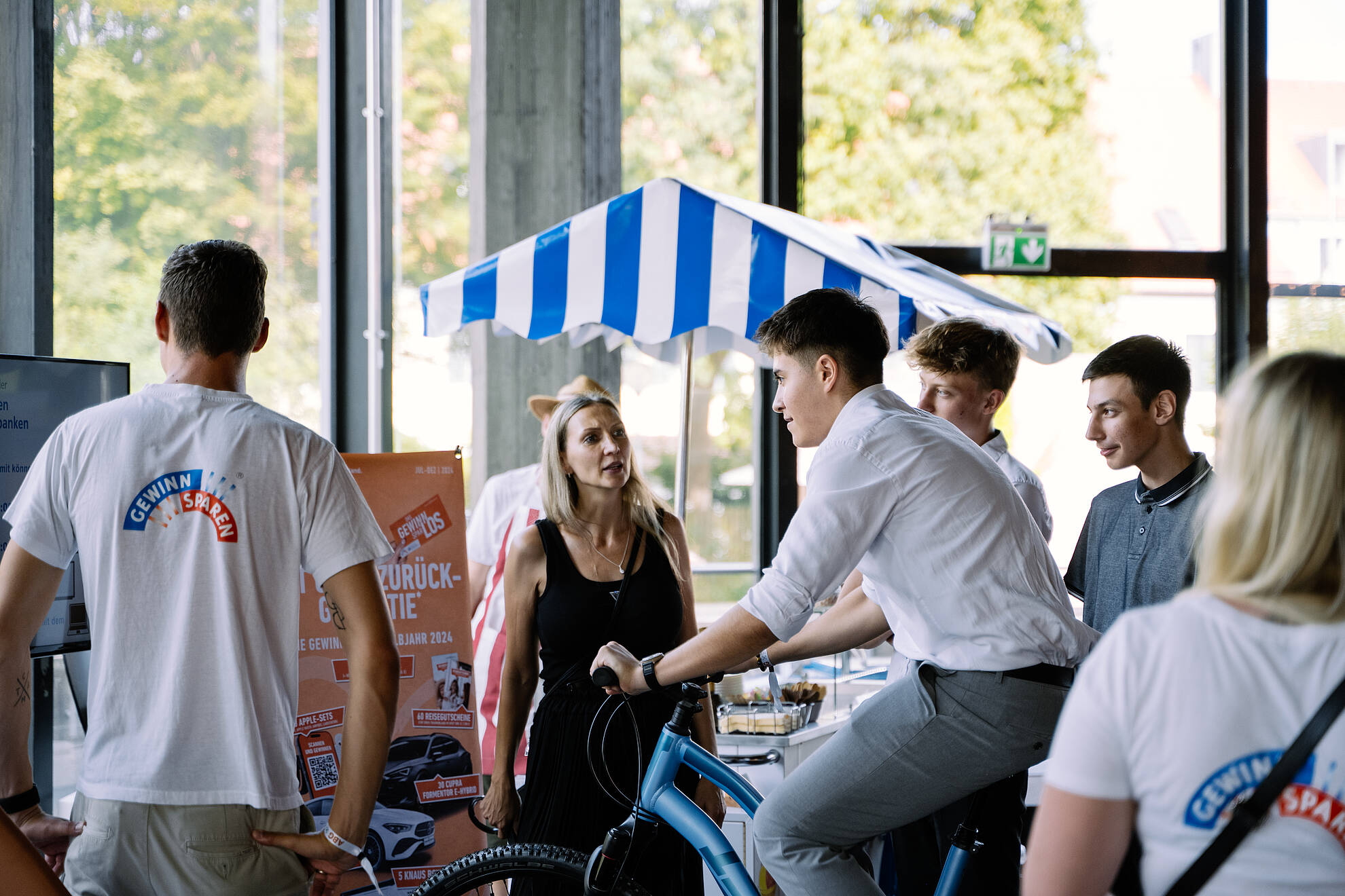 VR activestart: Bank-Azubis starten gemeinsam durch - Profil Magazin